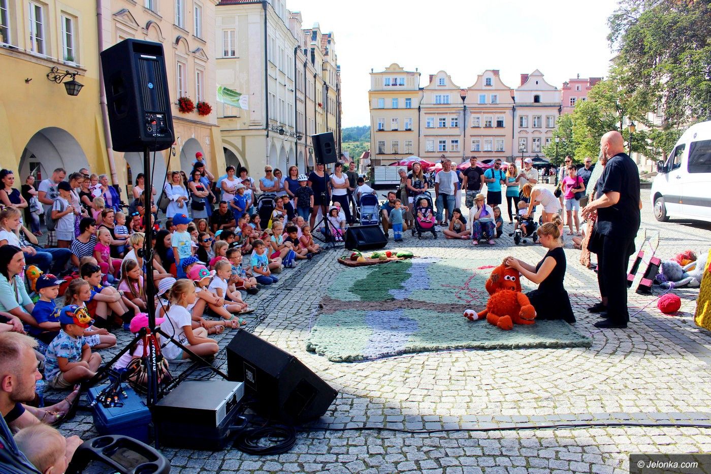 Karmelek – spektakl w rynku dla dzieci - Jelonka.com - wiadomości Jelenia Góra