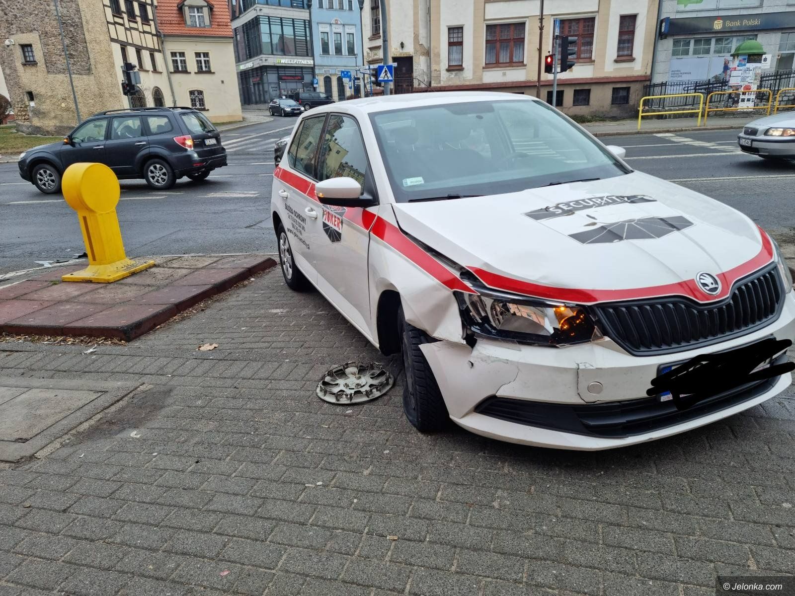 Kolizja na pl. Wyszyńskiego - Jelonka.com - wiadomości Jelenia Góra