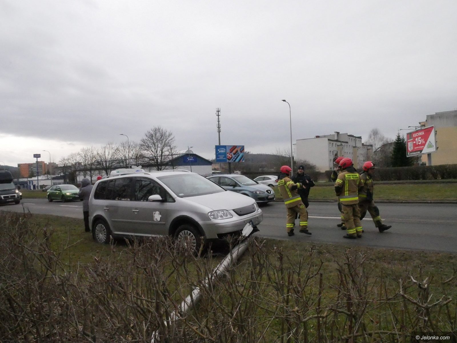 Kolizja na Jana Pawła II - Jelonka.com - wiadomości Jelenia Góra