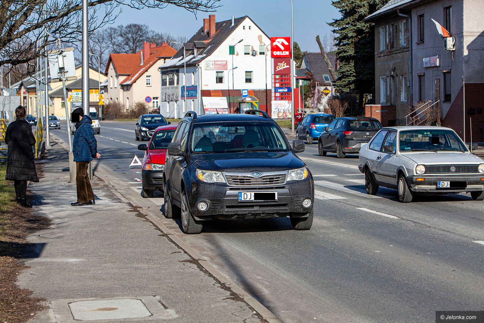 Kolizja koło Aldi - Jelonka.com - wiadomości Jelenia Góra