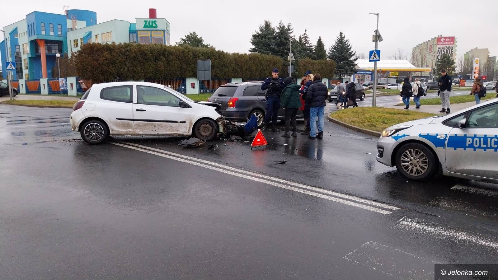 Znów kolizja na Sygietyńskiego - Jelonka.com - wiadomości Jelenia Góra