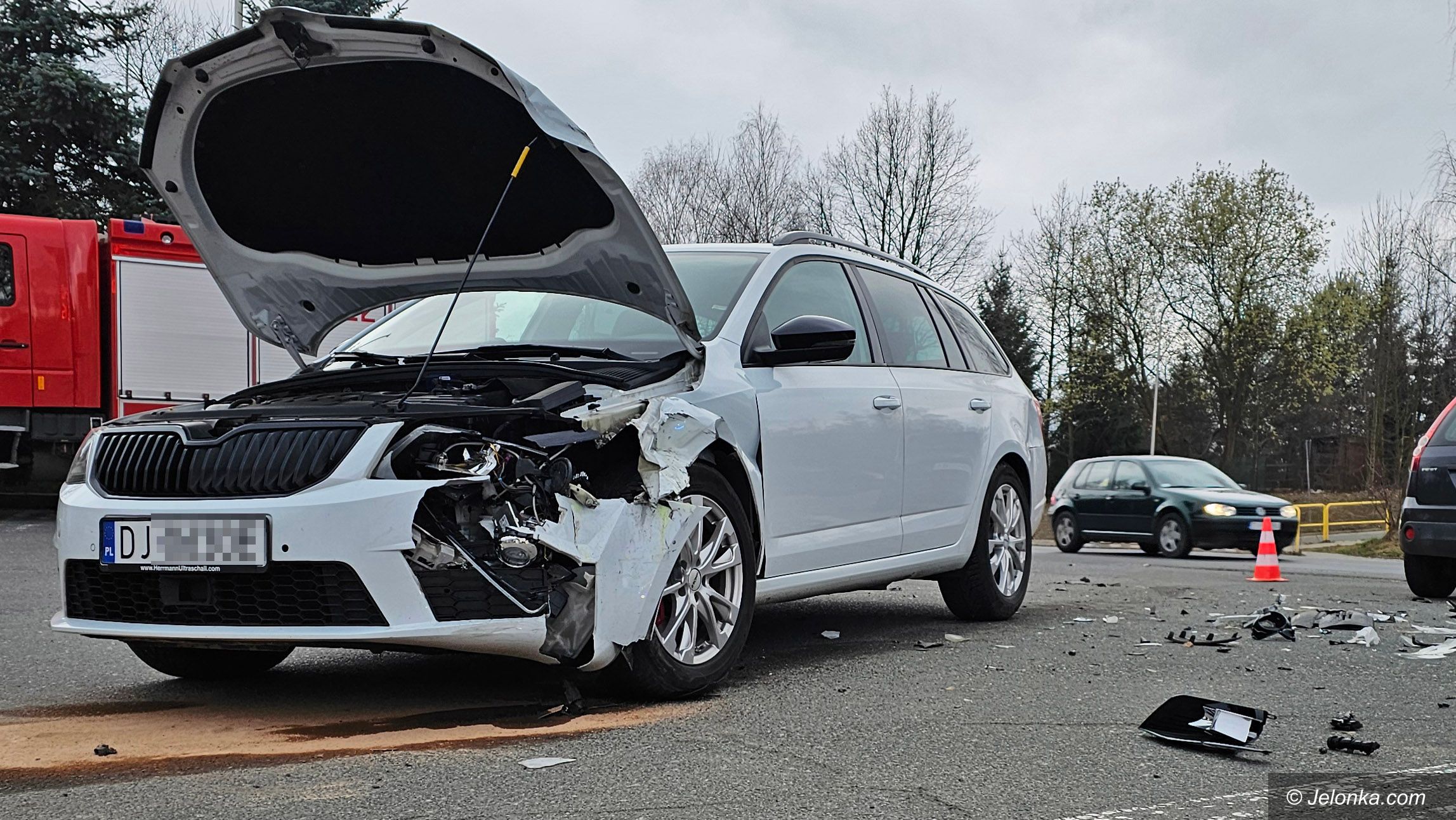 Kolizja na krajowej trójce - Jelonka.com - wiadomości Jelenia Góra