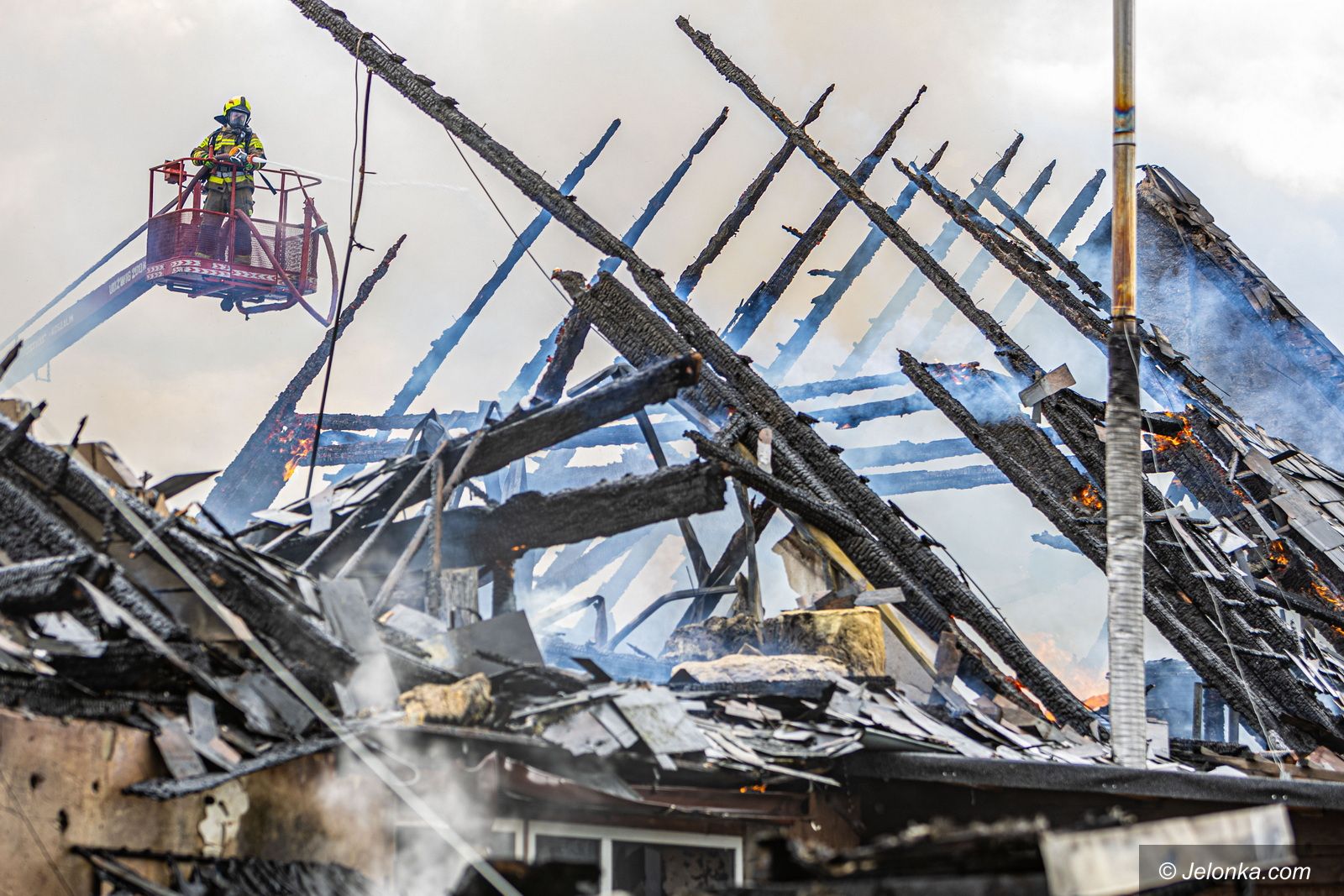 Pożar na Zabobrzu – szczegóły zdarzenia - Jelonka.com - wiadomości Jelenia Góra
