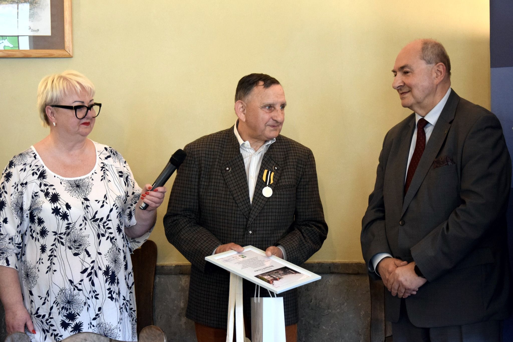 Odznaczenie dla kowarskiego przewodnika - Jelonka.com - wiadomości Kowary