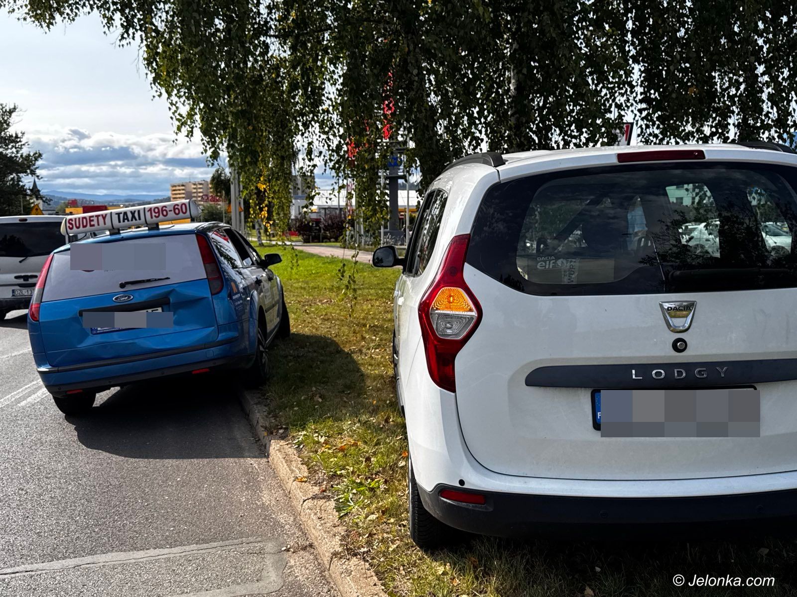 Kolizja przy Galerii Sudeckiej - Jelonka.com - wiadomości Jelenia Góra